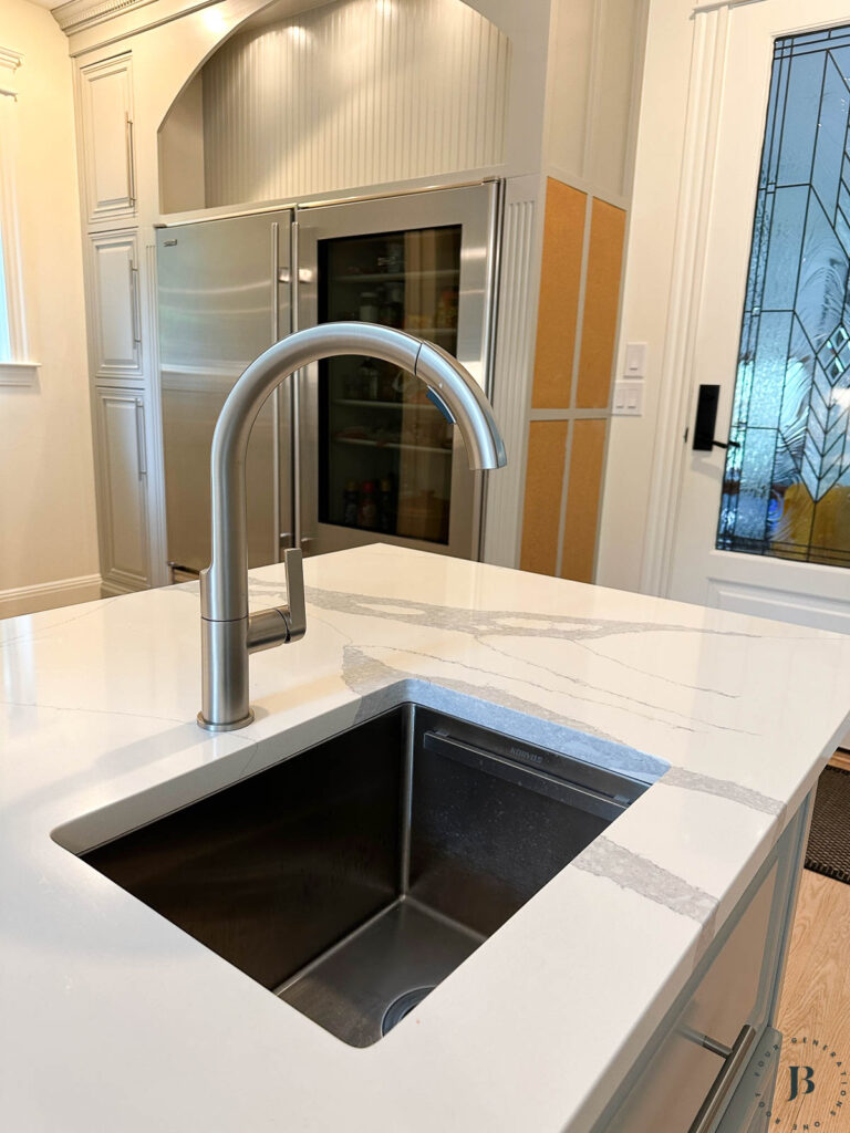 Calacatta quartz countertops | Four Generations One Roof